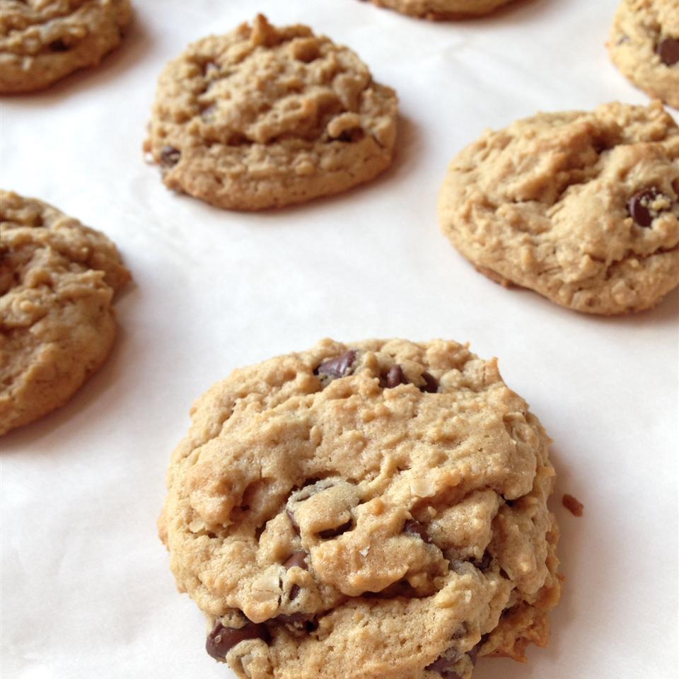OUTRAGEOUS CHOCOLATE CHIP COOKIES - Skinny Daily Recipes