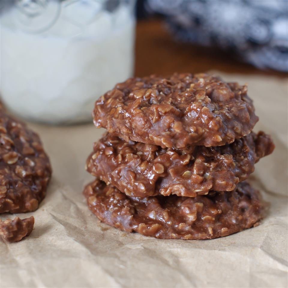 PEANUT BUTTER-COCOA NO BAKE COOKIES - Skinny Daily Recipes