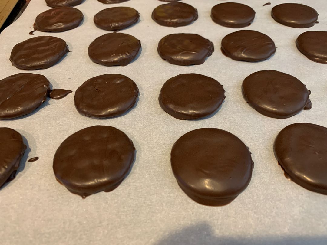 No Bake Ritz Cracker Thin Mints - Skinny Daily Recipes